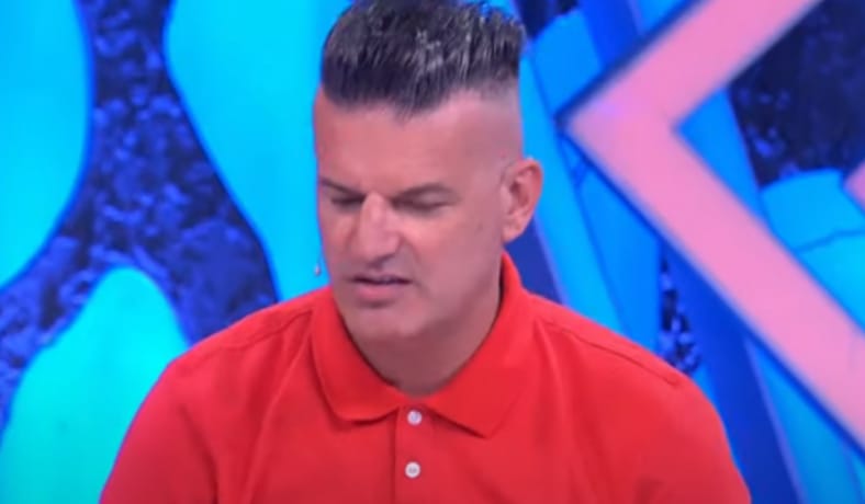 Gazetari nga Tirana fyen kosovarët: Ju nuk përdorni vajin e ullirit ... Gazetari nga Tirana fyen kosovarët: Ju nuk përdorni vajin e ullirit ...